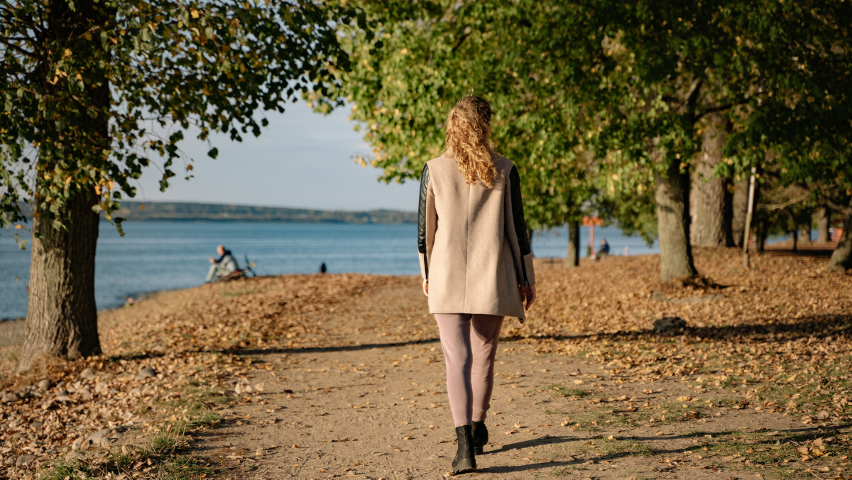 Walking Home Alone? How to Stay Alert Without Feeling Paranoid.